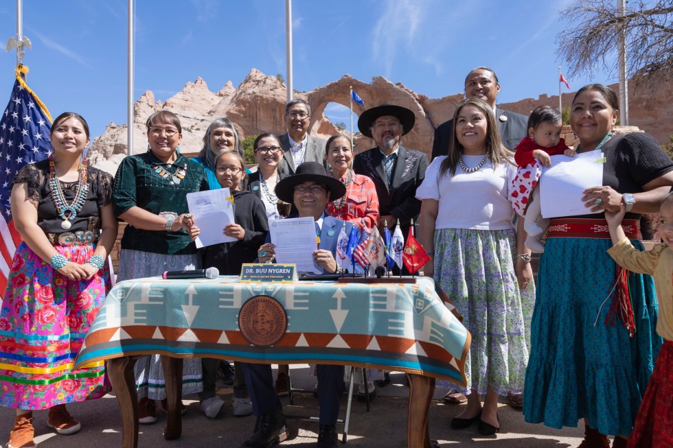 Navajo President Buu Nygren signs Navajo Council resolution to approve ...