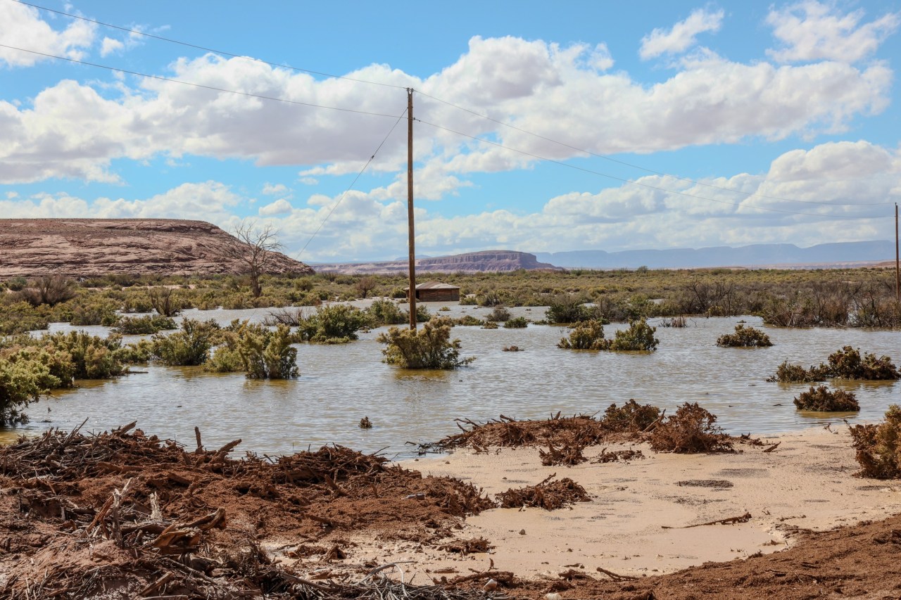 President Nygren Visits Dennehotso After Severe Flooding