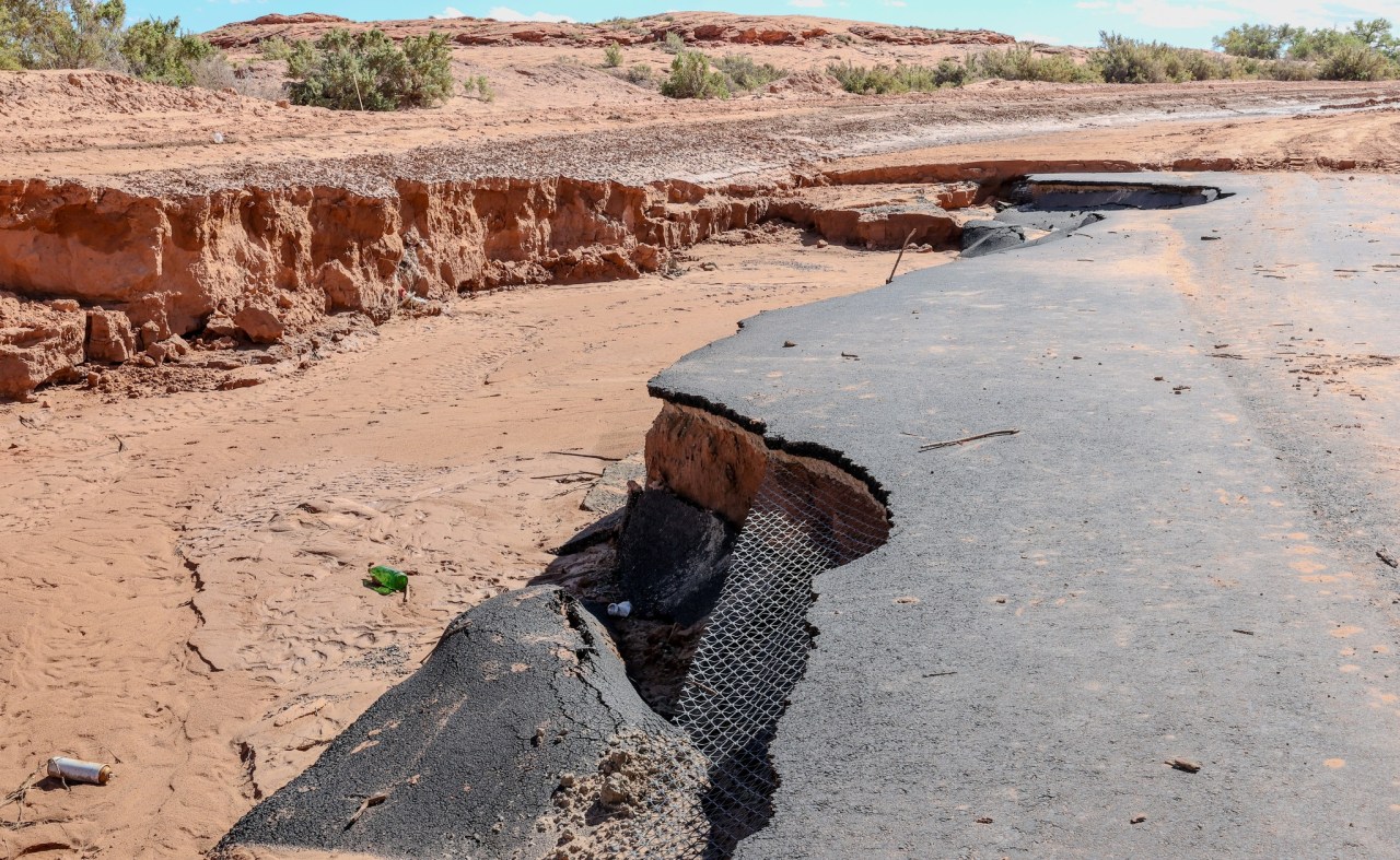 President Nygren Visits Dennehotso After Severe Flooding